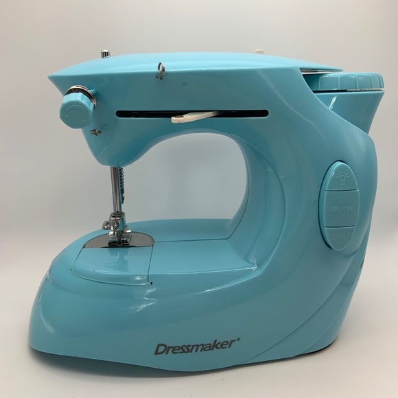 Dressmaker | Other | Dressmaker Sewing Machine Electric And Battery ...